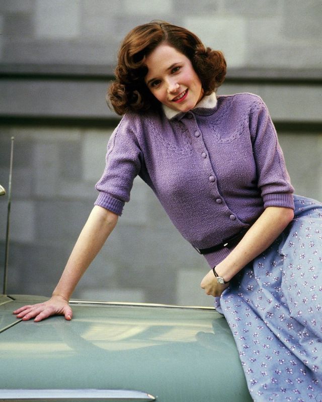 30 Gorgeous Portrait Photos of a Young Lea Thompson in the 1980s ...