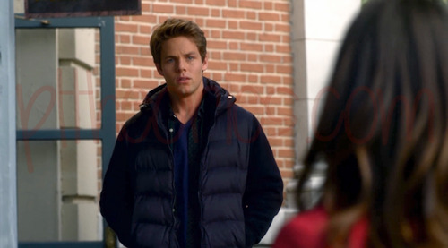 PRETTY LITTLE LIARS BOOM: PLL Retrô: as aparições do Red Coat