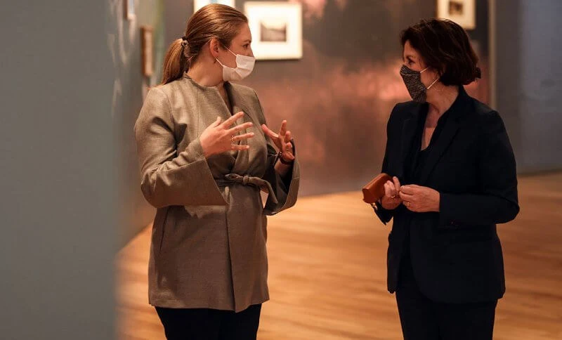 Princess Stephanie visited the photo exhibition Enfin seules