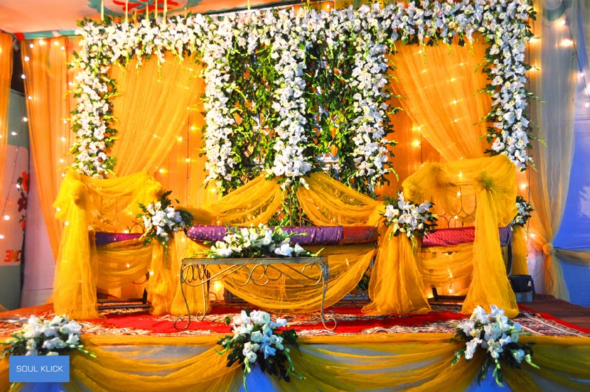 Gaye Holud or Biye Simple Stage Design - Bengali Wedding Guide