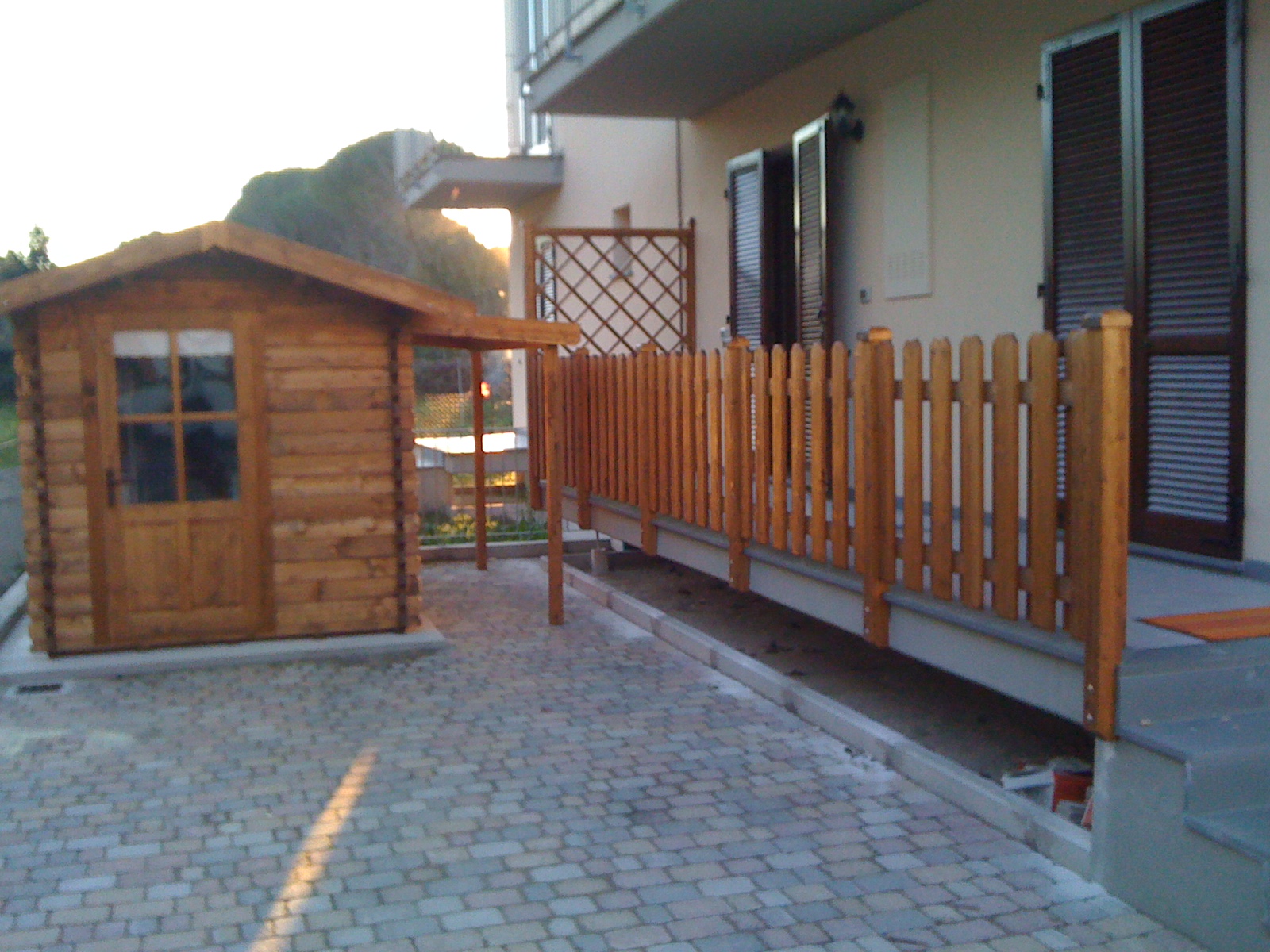 MONTAGNANI PAOLO S.R.L STRUTTURE IN LEGNO: STACCIONATA SOPRA TERRAZZA ...