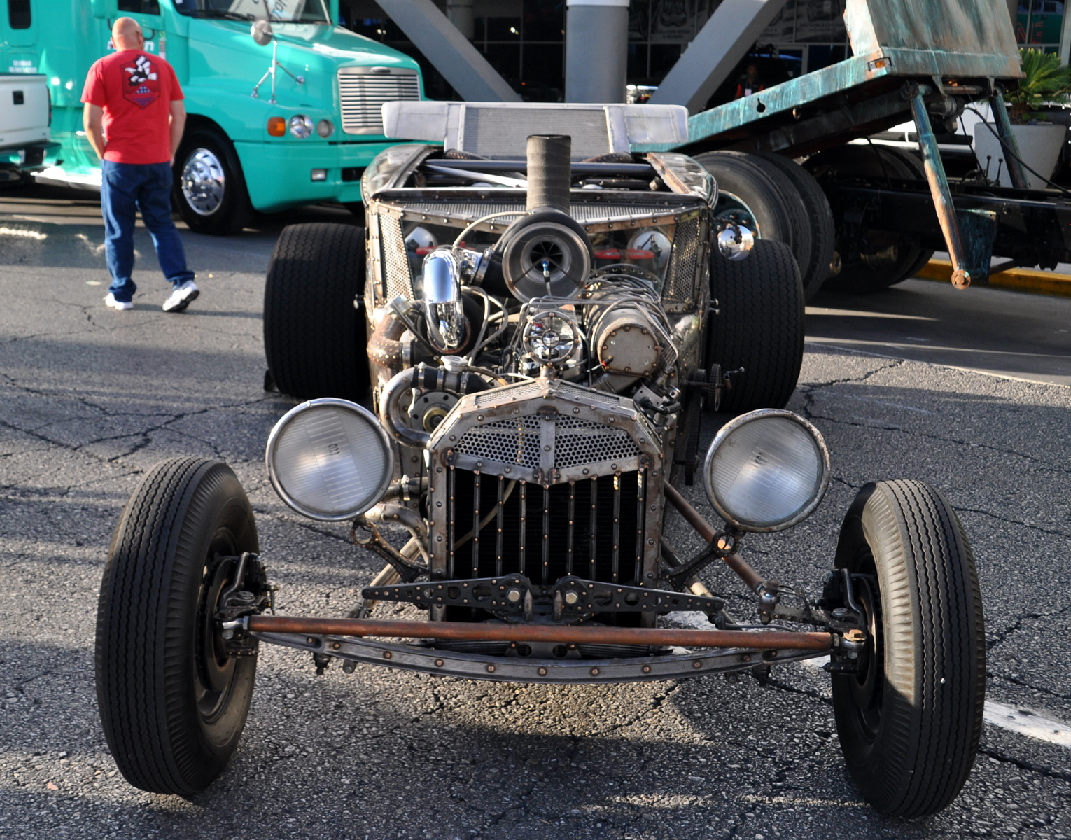 Just A Car Guy: the Welder Up crew brought a newish semi to SEMA! Cool ...