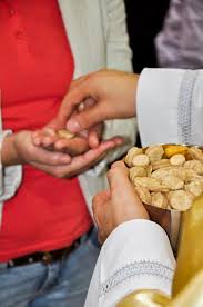 Fr Luke Goymour: Why Receiving Holy Communion in the Hand can be Good ...