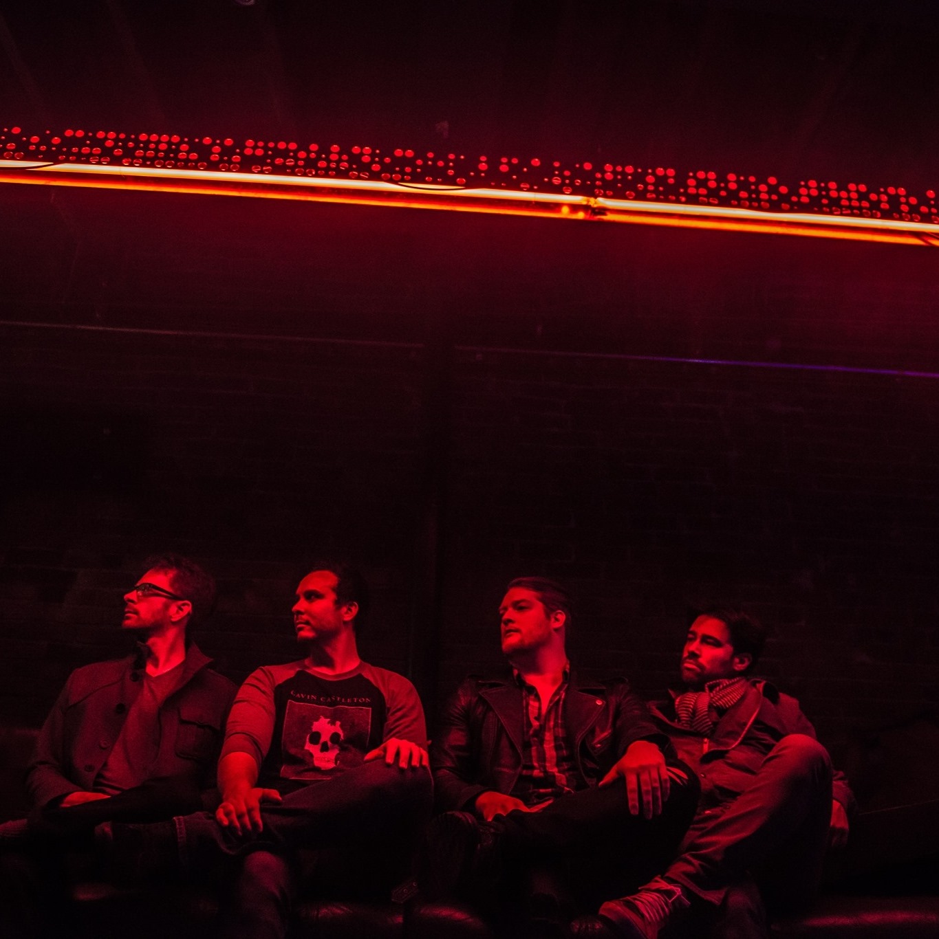 "Dark Dreams", a pop sombria mas viciante dos Midnight Divide ...