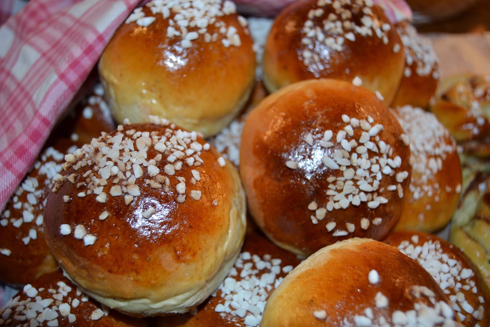 Marsipaaniunelmia: Pullaa monenlaista