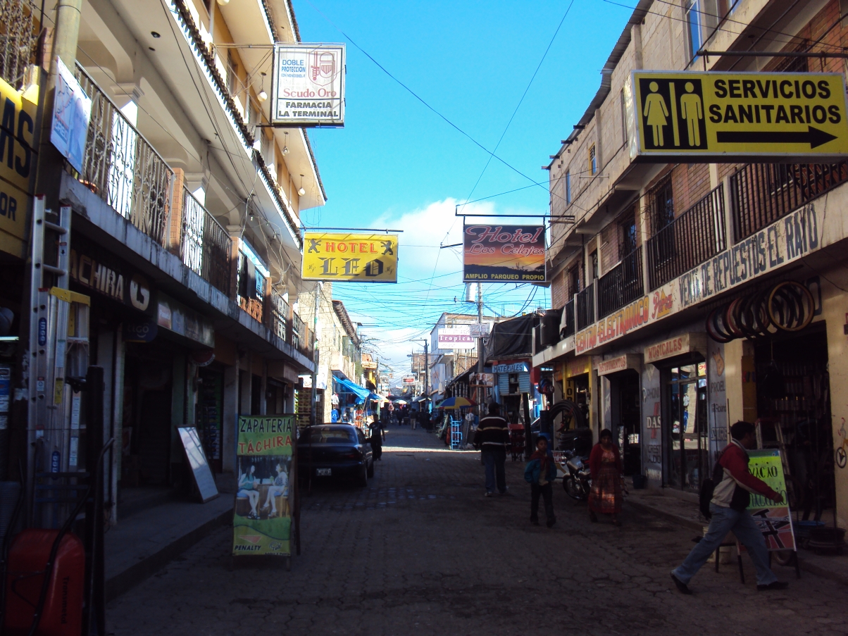 Aquí Guatemala: K'iche' y Q'u'ma'rkaj