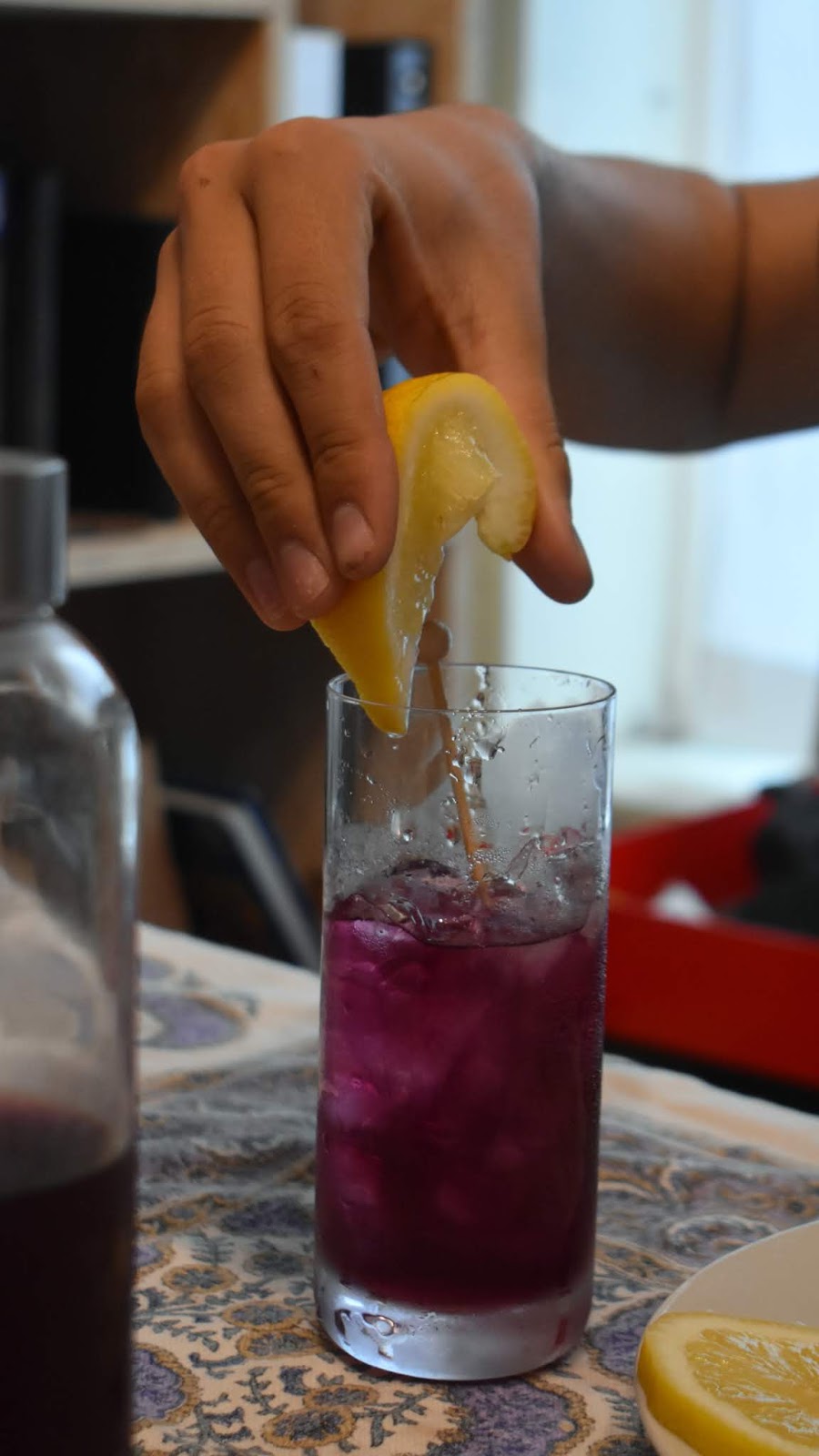 Color-Changing Nam Dok Anchan (Butterfly Pea Flower Lemonade) #SundayFunday