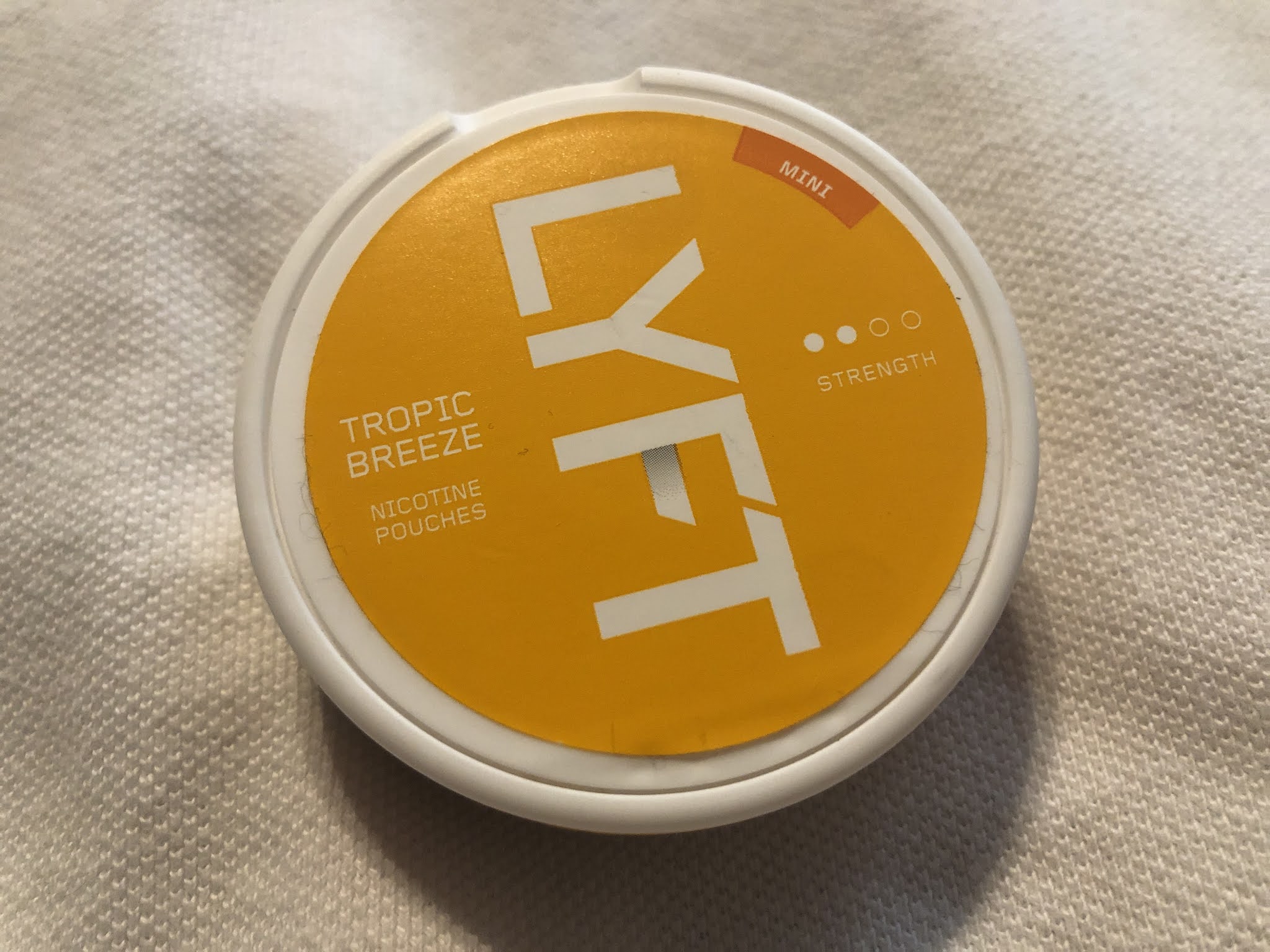 Lyft Tropic Breeze (Mini) Nicotine Pouch - Review. 12 April 2021.