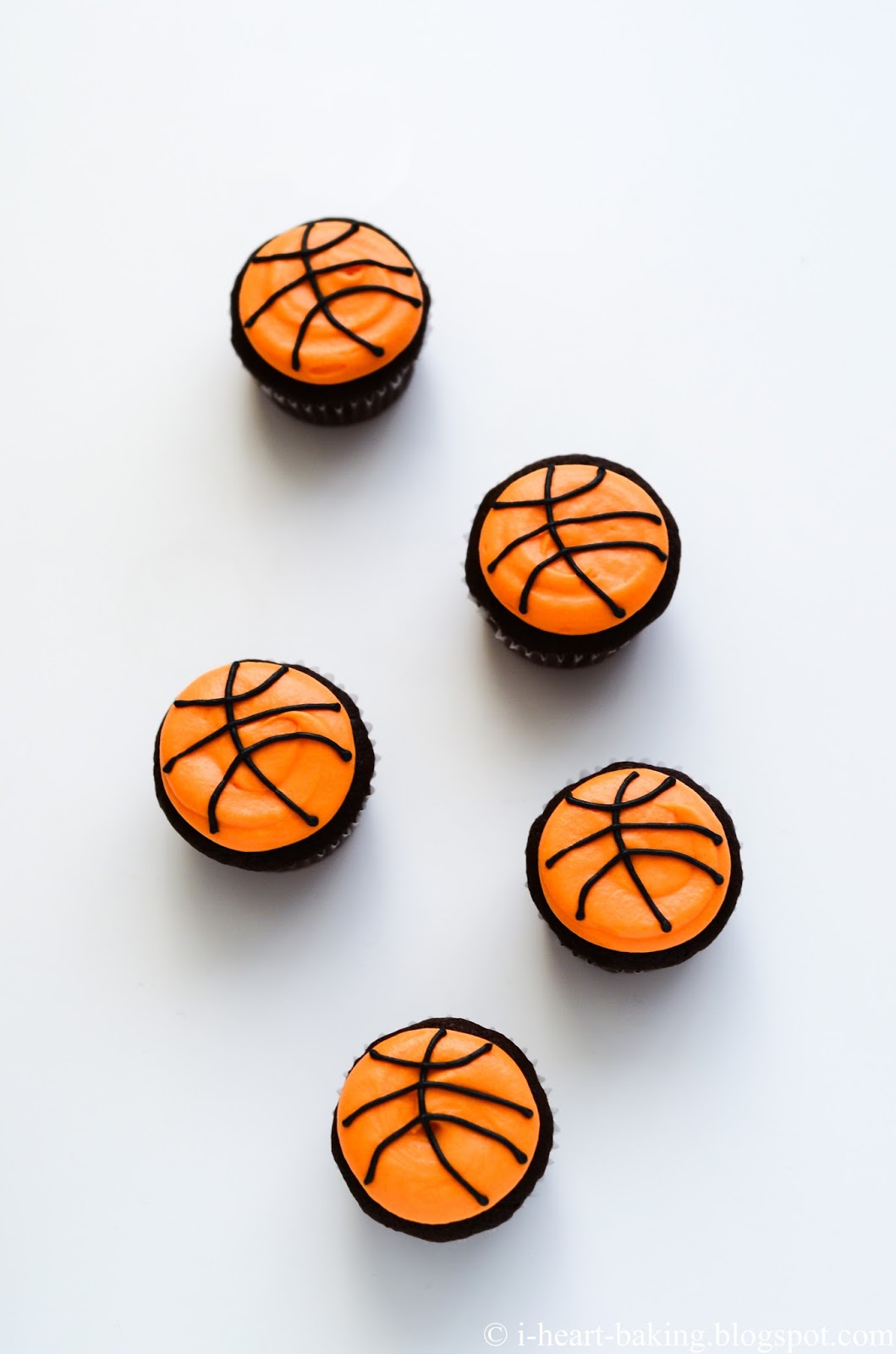 i heart baking!: basketball cupcakes