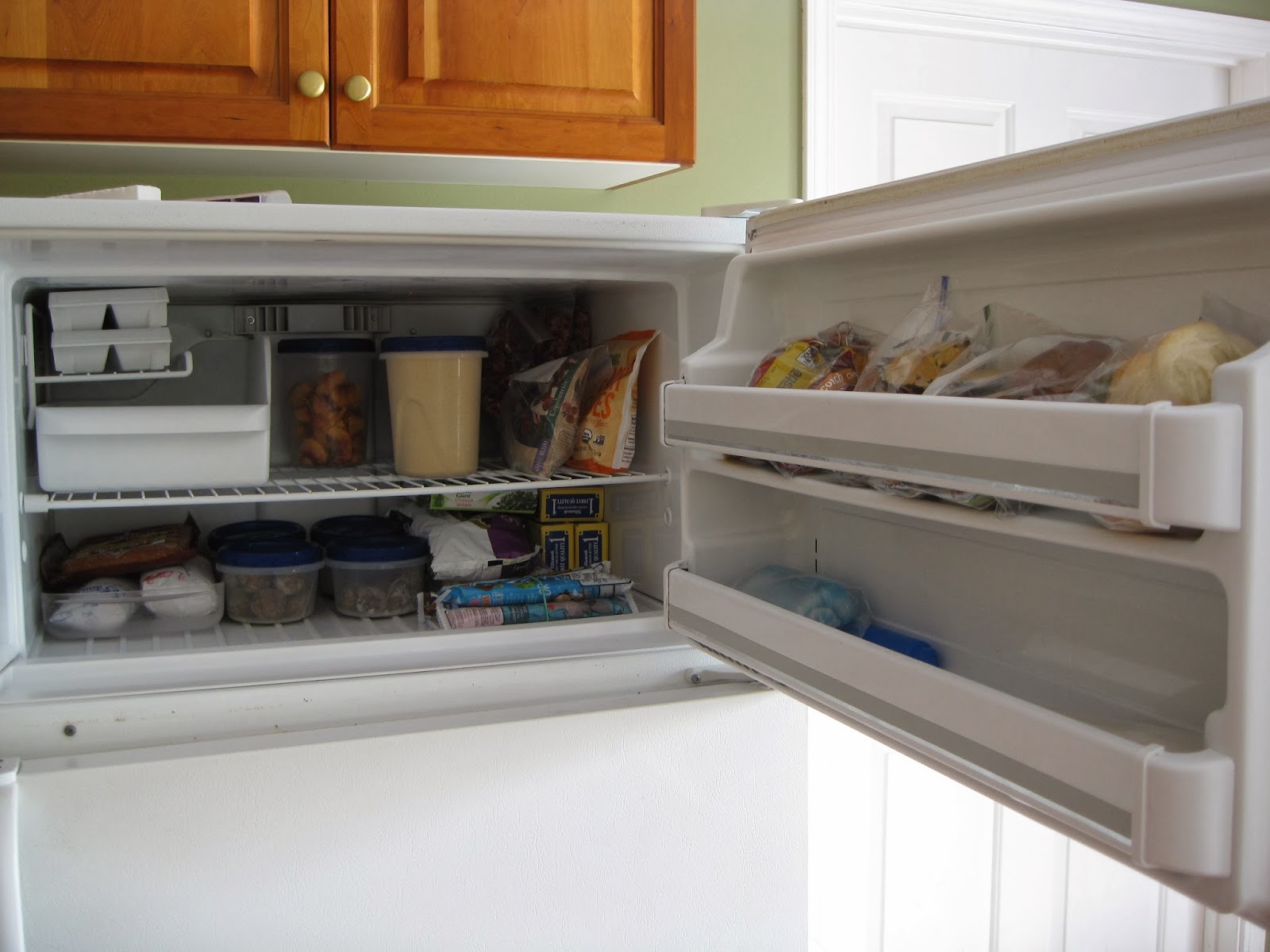 Spendwise Moms: Conquer Clutter: Pre-Holiday Fridge Purge