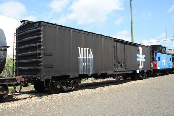 White River Division: B&M 50' Single Door Milk Car