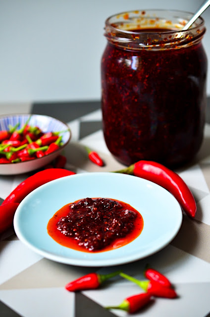 Nuselská kuchta uvádí ...: SEČUÁNSKÝ CHILLI OLEJ A ČESNEKOVÁ CHILLI ...