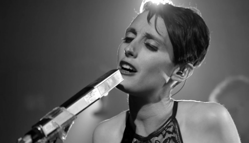 ALBERTO ARAÚJO & AMIGOS: LAURA VALL CANTA ANTONIO CARLOS JOBIM A ...