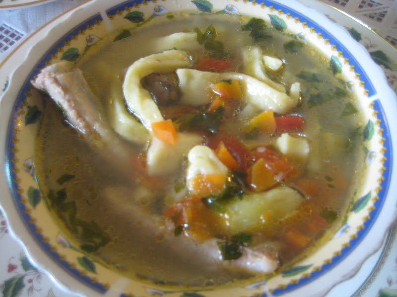 VULPEA COFETAR: SUPA DE COASTE DE PORC CU TAITEI DE CASA