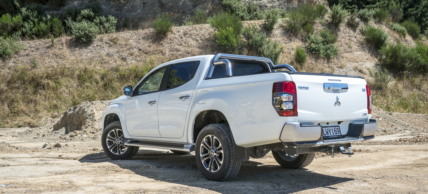 Mitsubishi NEW TRITON - The War of Auto's