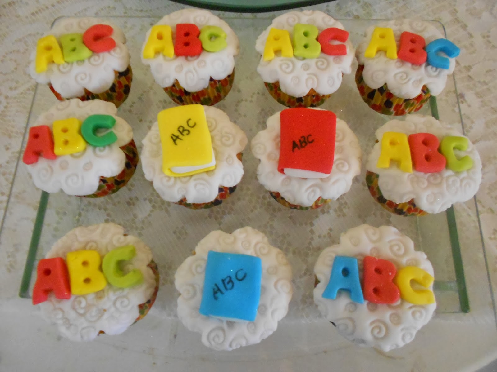 Recriando Festas: Cupcake ABC / Formatura