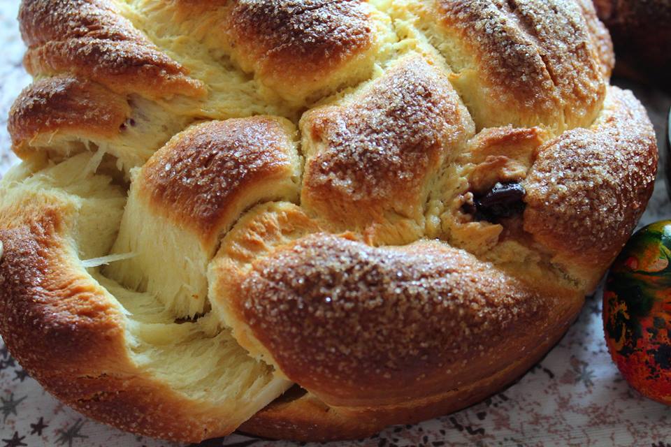 Щъркелово гнездо: Козунак с кондензирано мляко