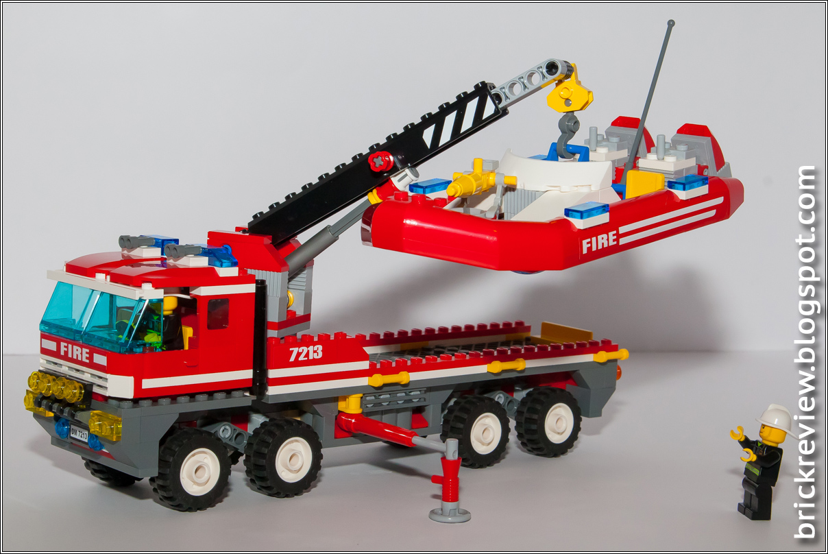 Brickreview: LEGO 7213: Autogru' e gommone dei pompieri