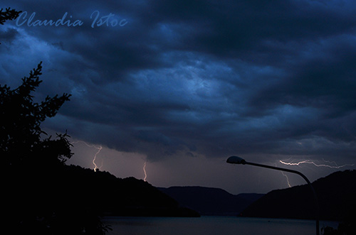 In linii mari: Fulgere