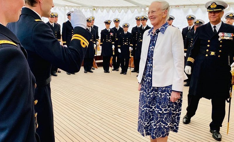 Queen Margrethe received new officers from the Navy