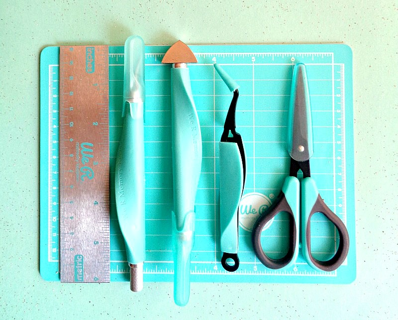 Mini Review: We R Memory Keepers Mini Tool Kit - Running With A Glue Gun