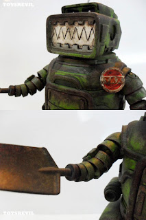 Toy-Review: A.B.C. Warriors' Ro-Jaws by 3A Toys x 2000 A.D.