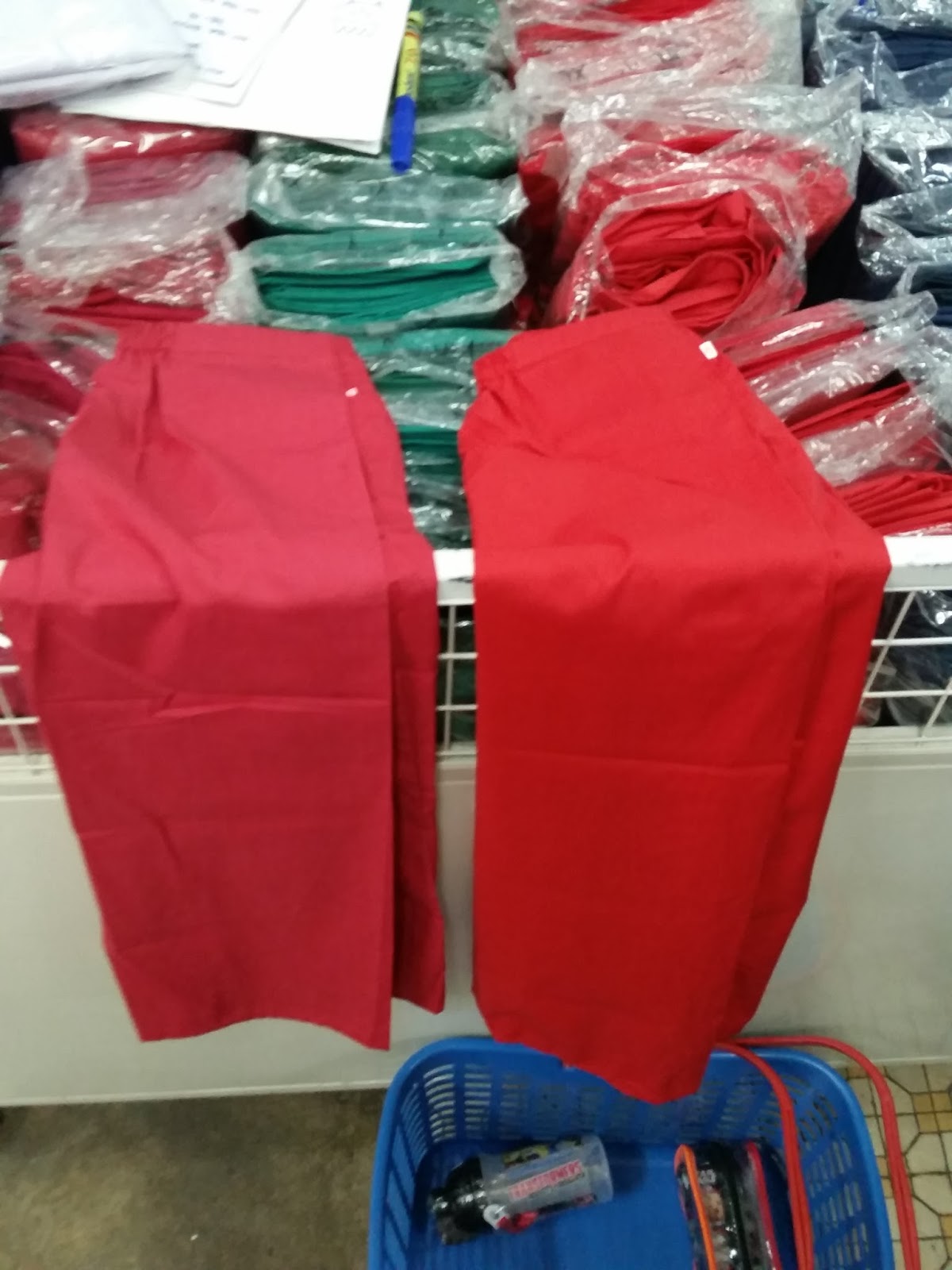 Kasihku Abadi: Baju Sekolah Kakak Ayuni