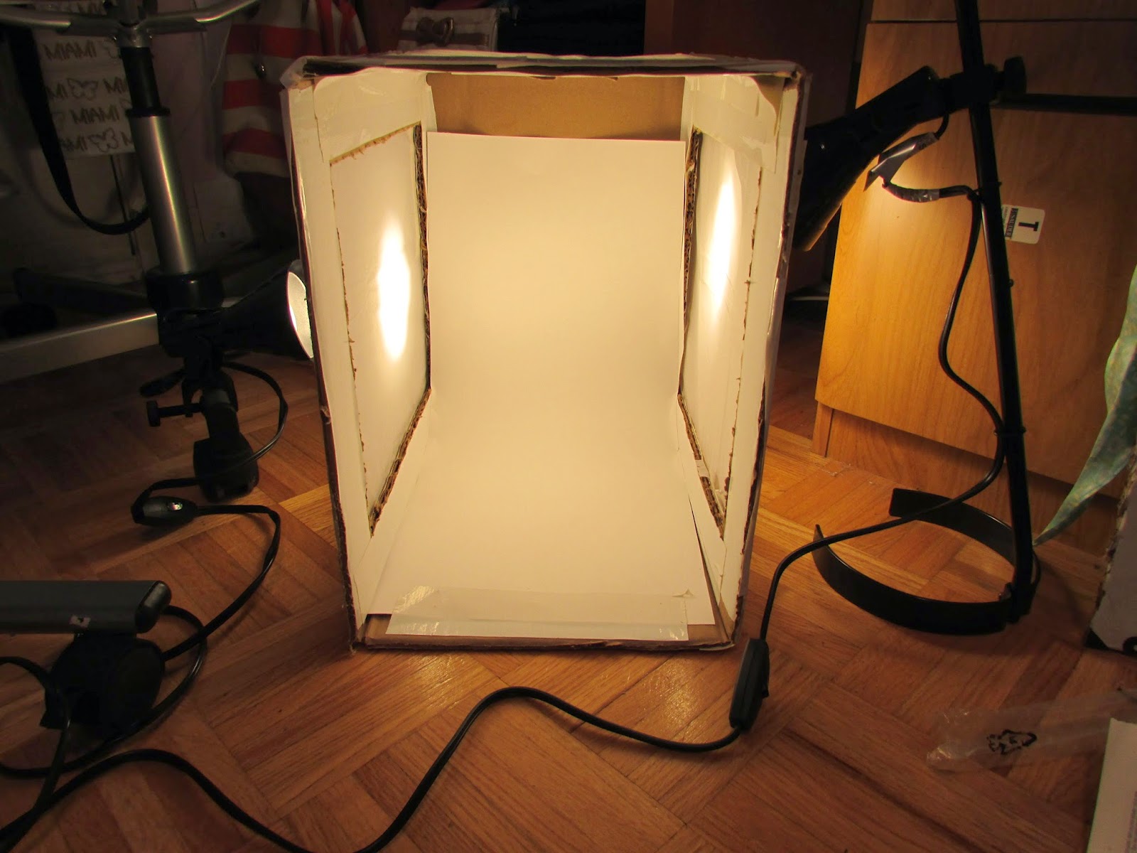 The Blushing Introvert: DIY Photography Lightbox