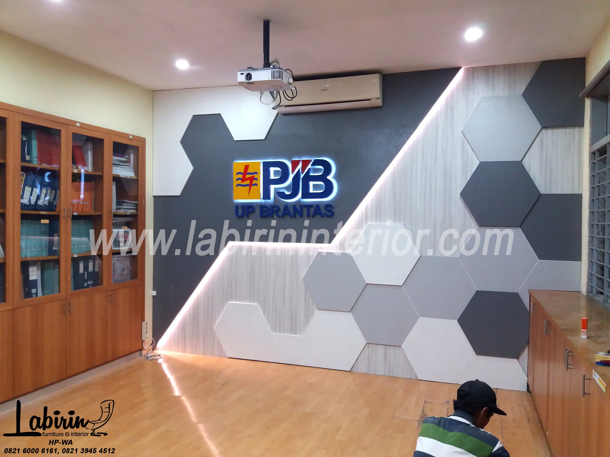 GREY AND WHITE BACKDROP ~ Kitchen Set Malang | Minimalis Murah