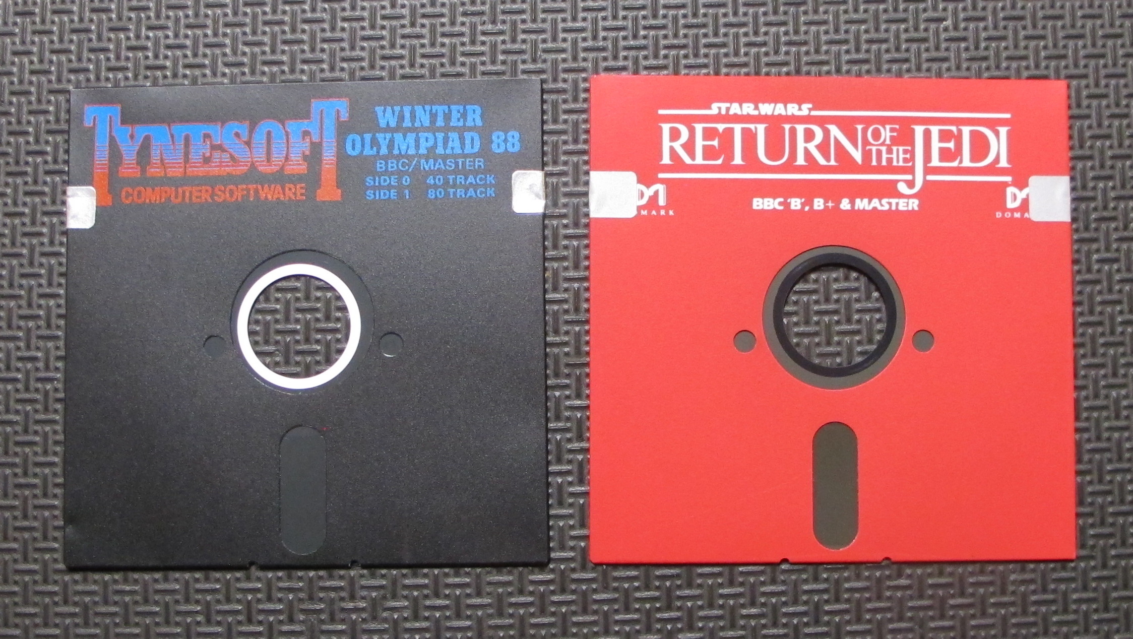 A wild bug: 1970s Intel 8271 disc chip ate my data!