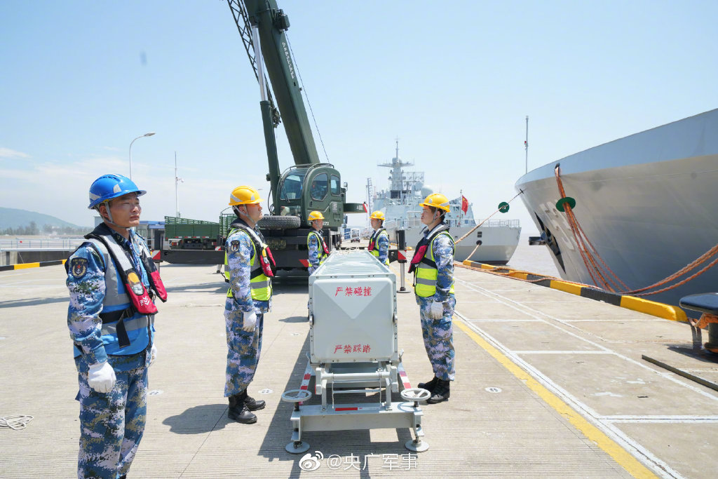 China Defense Blog: Type 054A FFG's 32 VLS cells, a closer look