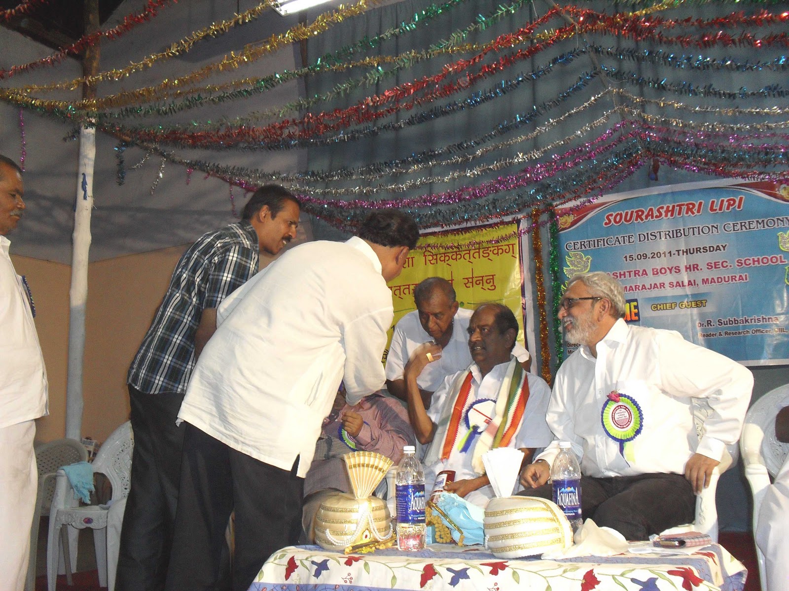 Sourashtra Samachar: Certificate Distribution to Sourashtri Students