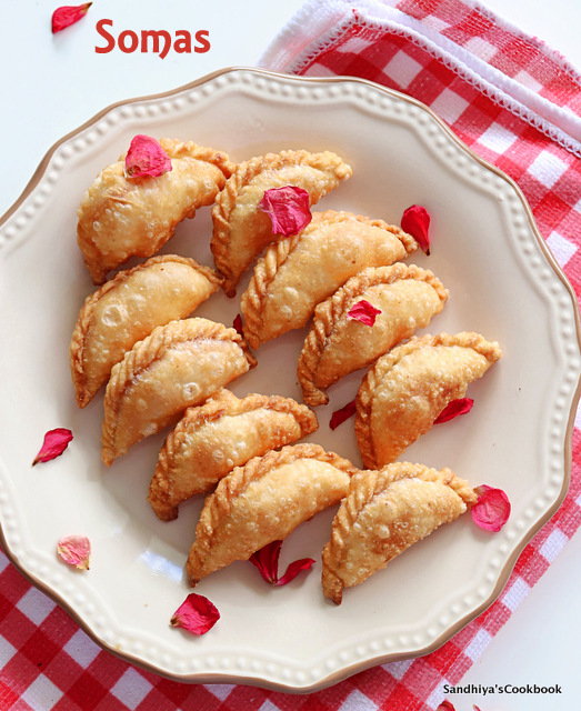 Sandhiya's Cookbook: Sweet Somas recipe| Karchikai | Karanji