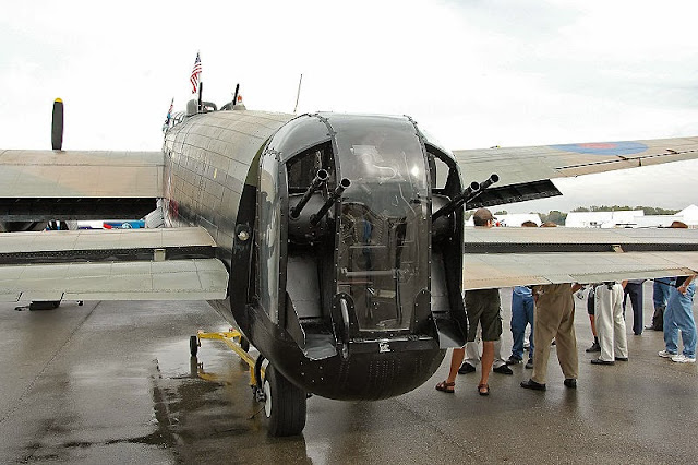 daily timewaster: Avro Lancaster VR-A tail turret