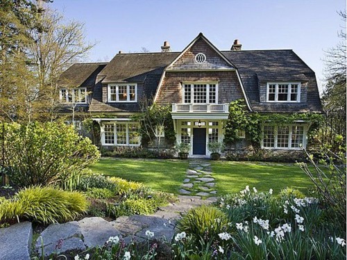HOLLYWOOD CAPE COD: Gambrel roof lines