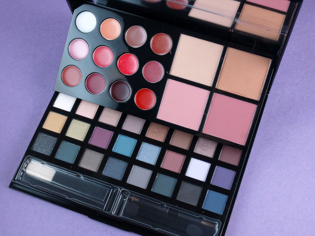 Avon Holiday 2014 Makeup Studio Palette: Review and Swatches | The ...