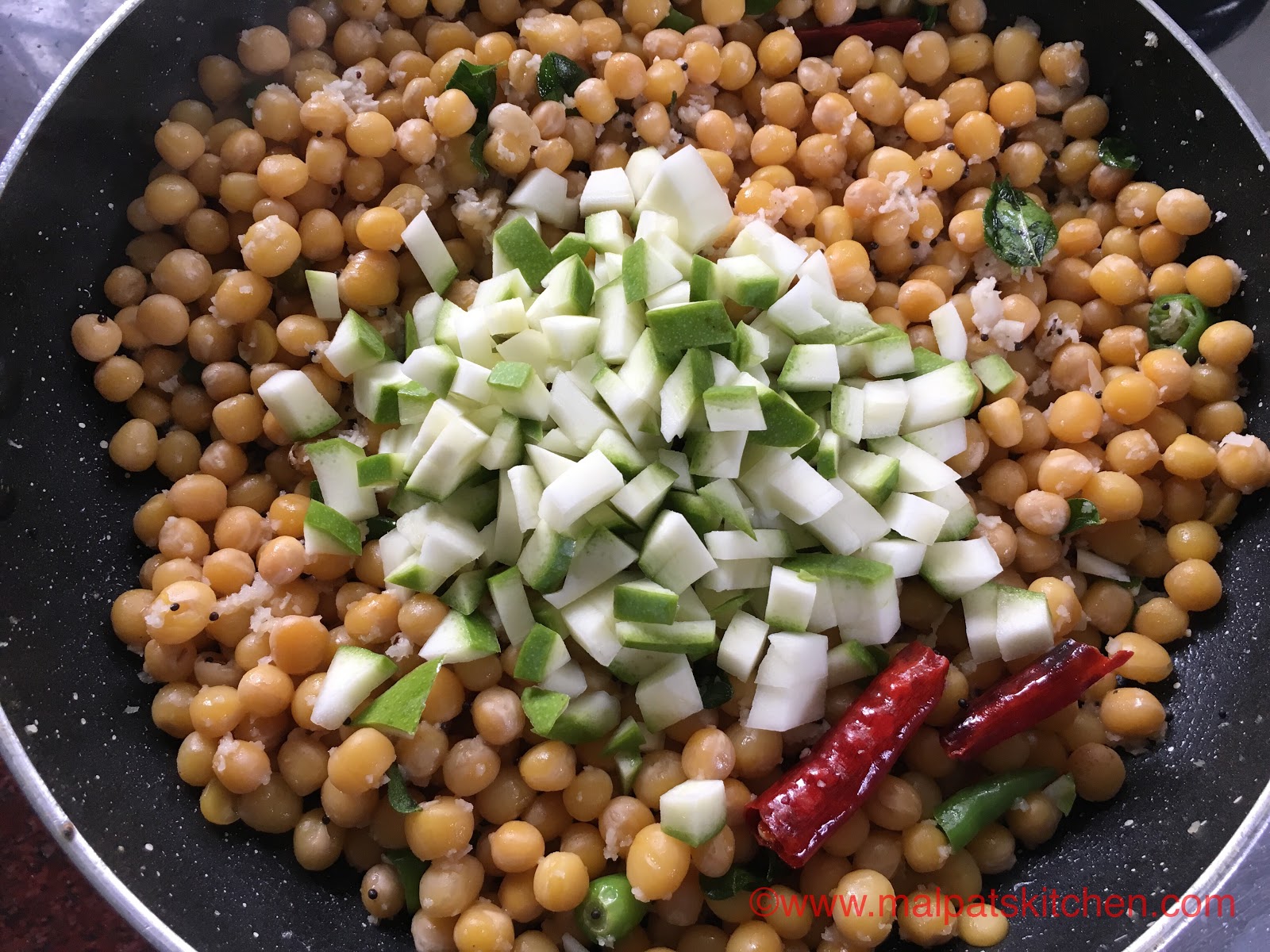 THENGAI-MANGAI-PATTANI SUNDAL, how to make dry peas sundal with coconut ...