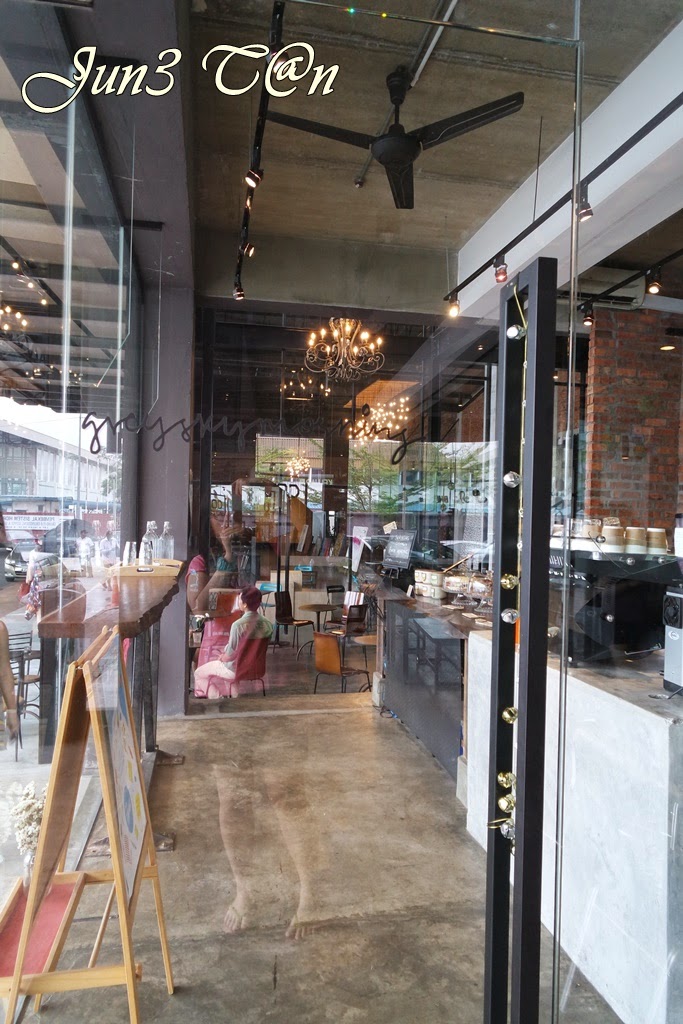 JuneTanyp: Greyskymorning, SS13 Subang Jaya