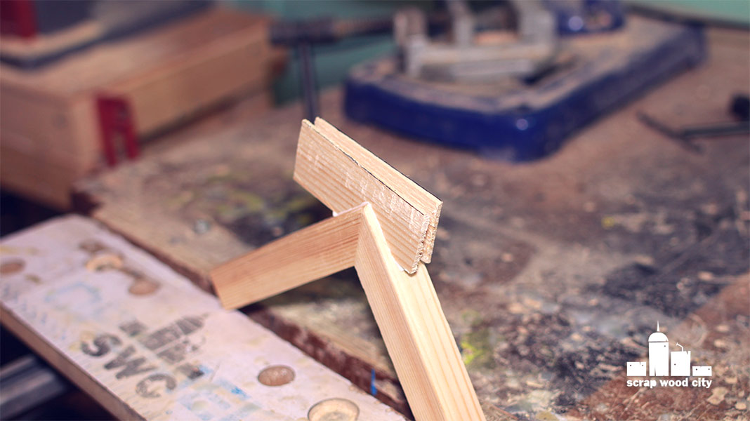 scrap wood city: How to make a spline jig for the table saw.