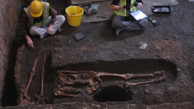 Clancy Tucker's Blog: 13 August 2020 - MEDIEVAL BURIAL SITE FOUND UNDER ...