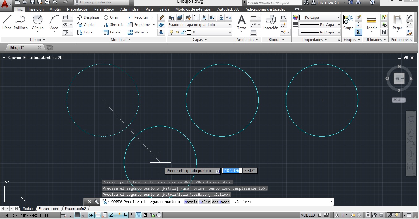 - Seleccionamos el Comando Simetría en la barra de modificar