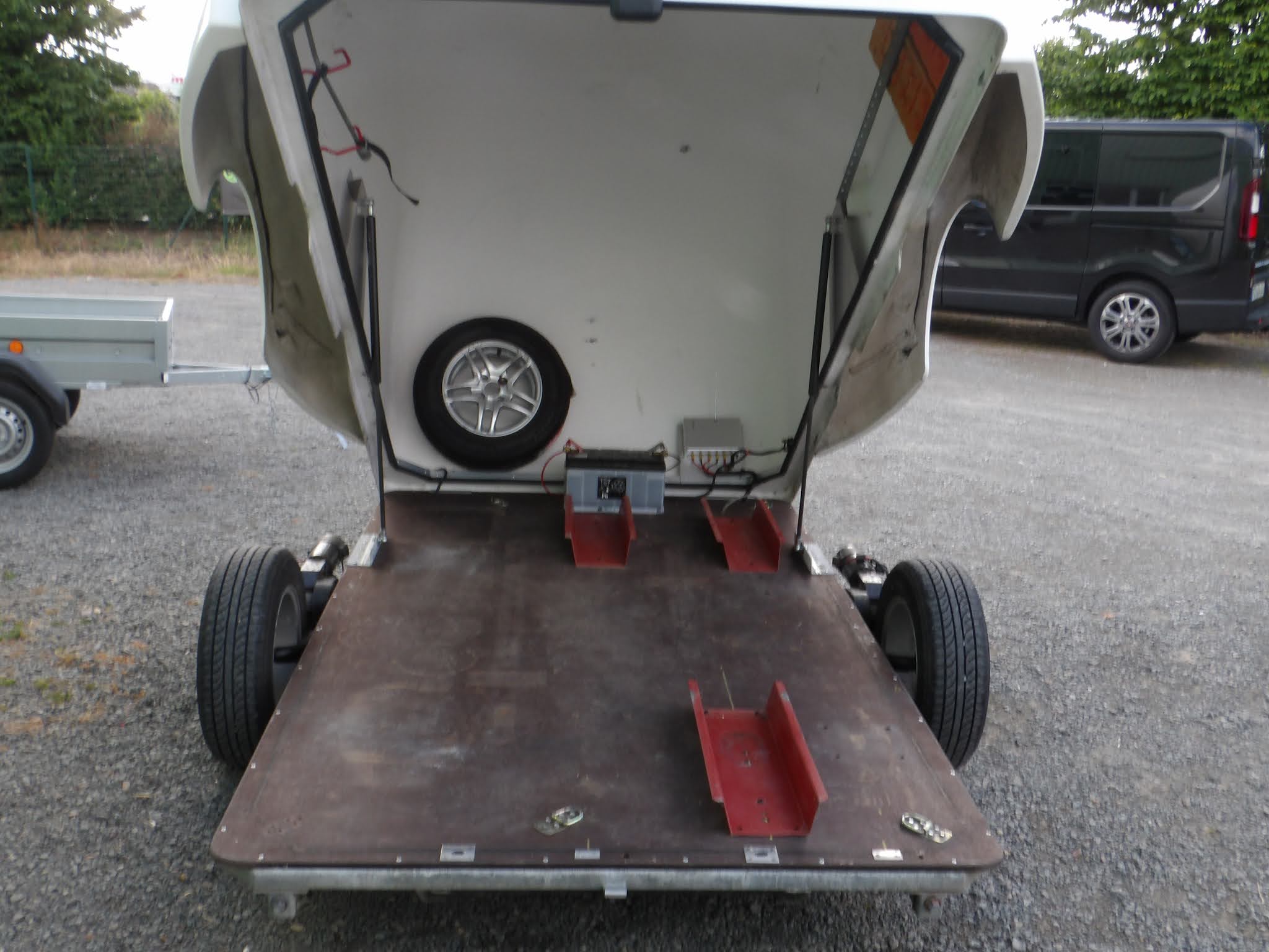 Loisir 85 , spécialiste du camping car et caravane: VENDU REMORQUE BARBOT