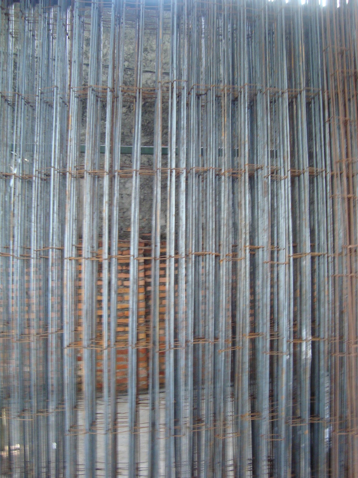 INDAH KEMILAU: BESI DAN RANGKAIAN