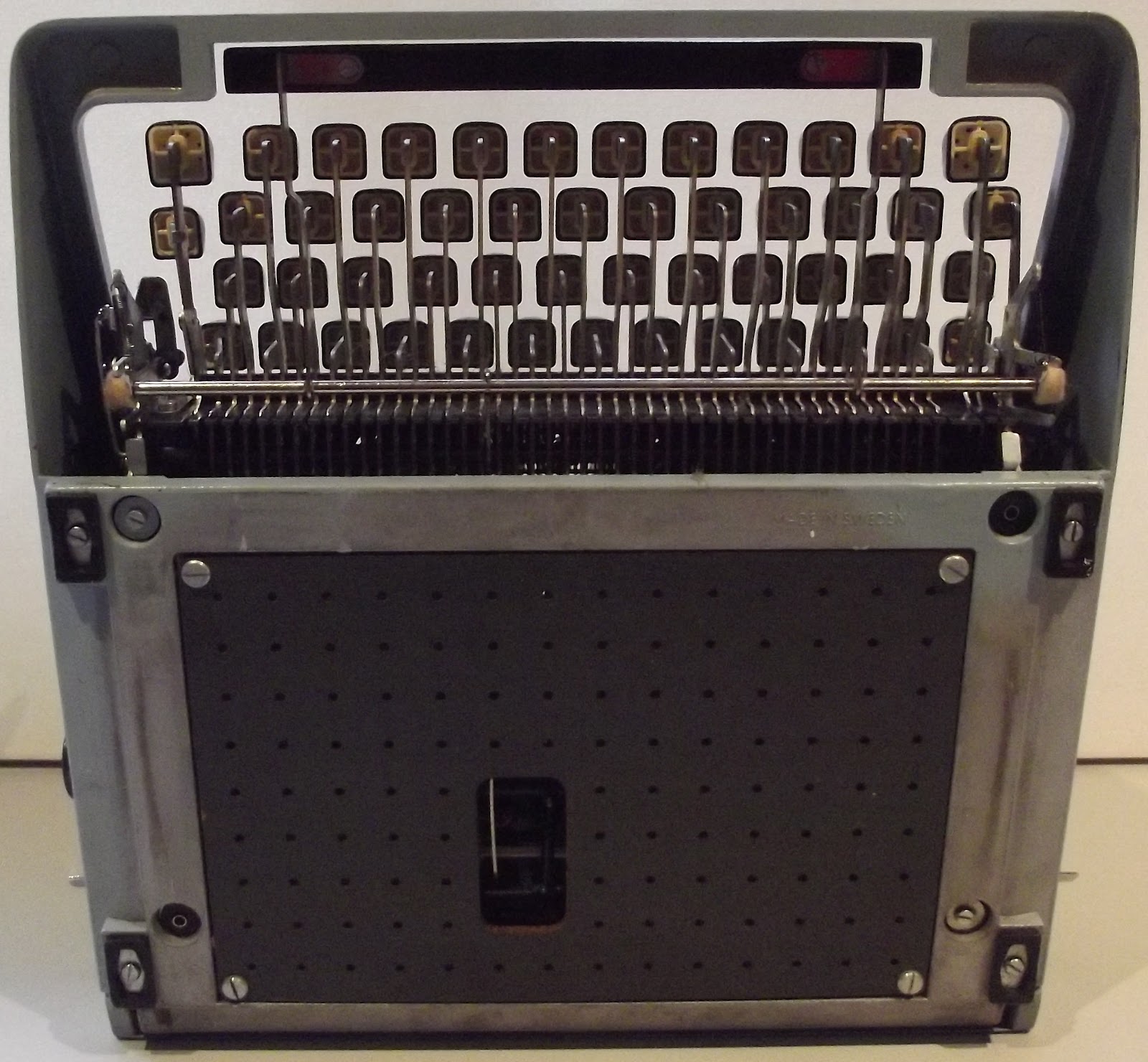 oz.Typewriter: Facit v Facit: The TP1 and TP2 Portable Typewriters