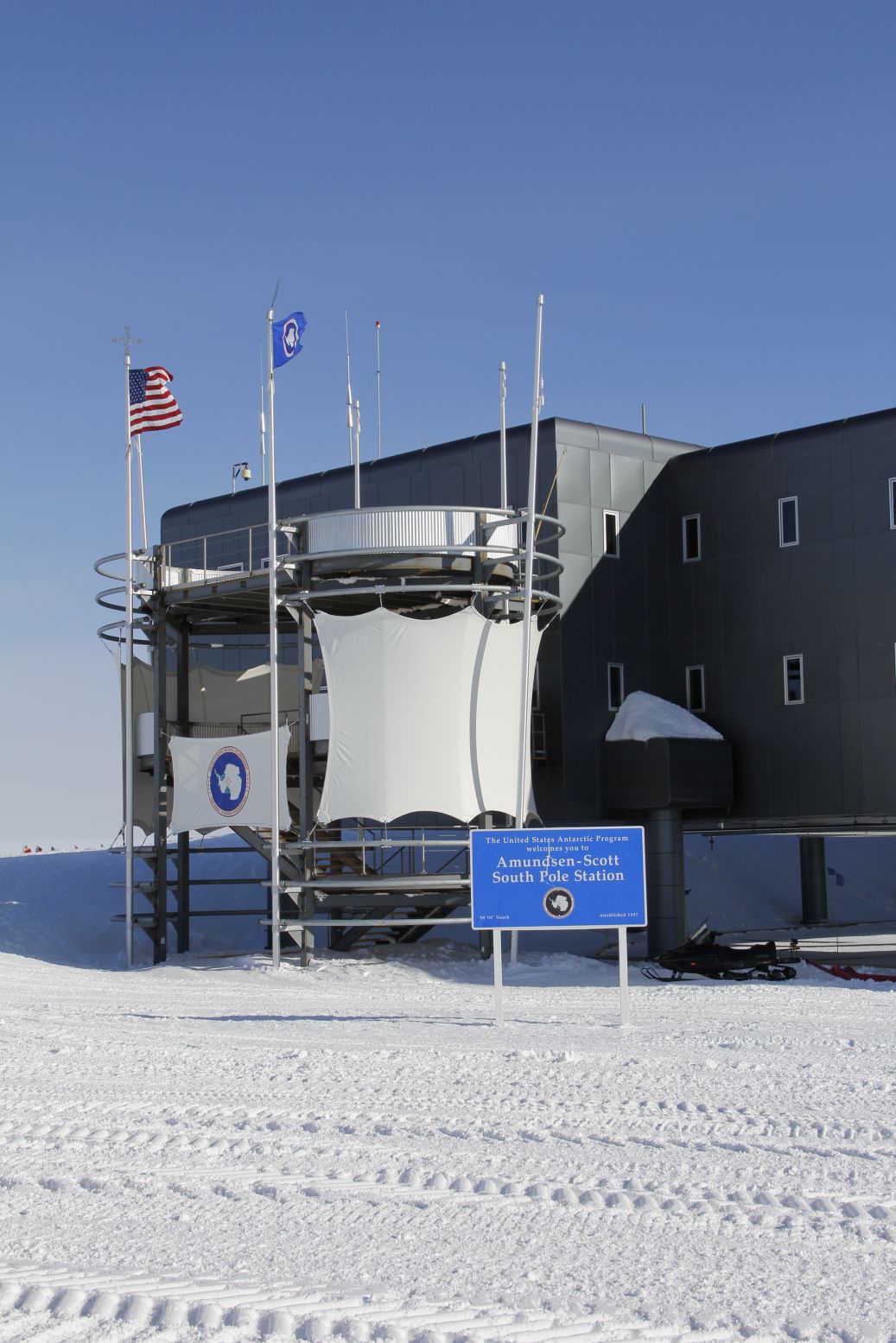 To the South Pole and back: Amundsen-Scott South Pole Station