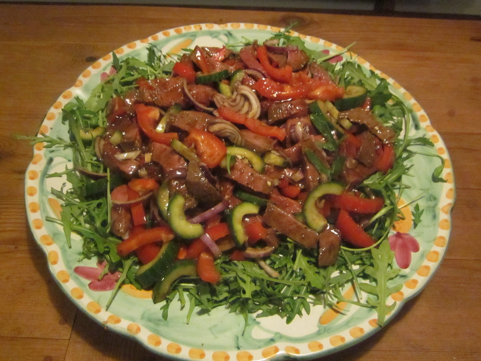 fruen-af-ruevej-asiatisk-salat-med-oksek-d