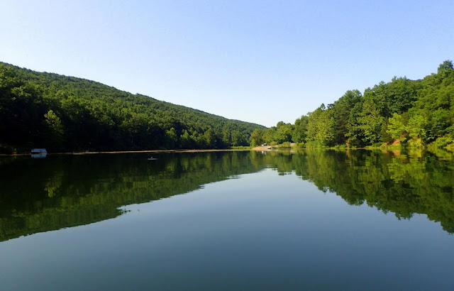Kayaking Lake Laura - MidAtlantic Daytrips