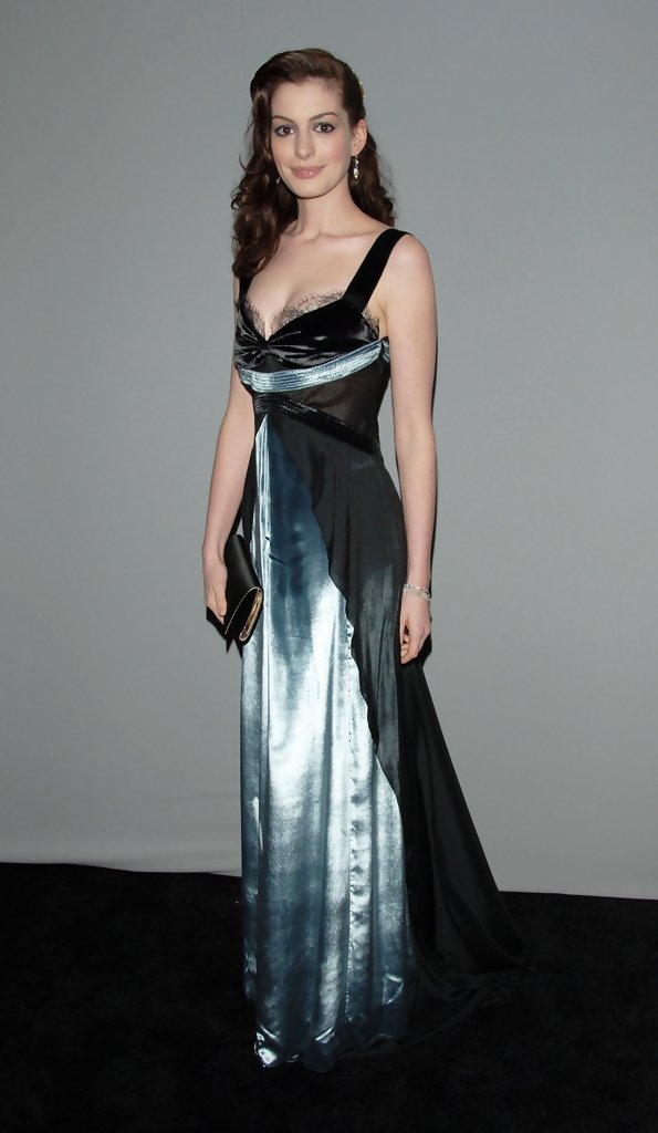 Suesmith | Latest Fashion Online: Wow, Anne Hathaway Then & Now Suesmith | Latest Fashion Online: Wow, Anne Hathaway Then & Now