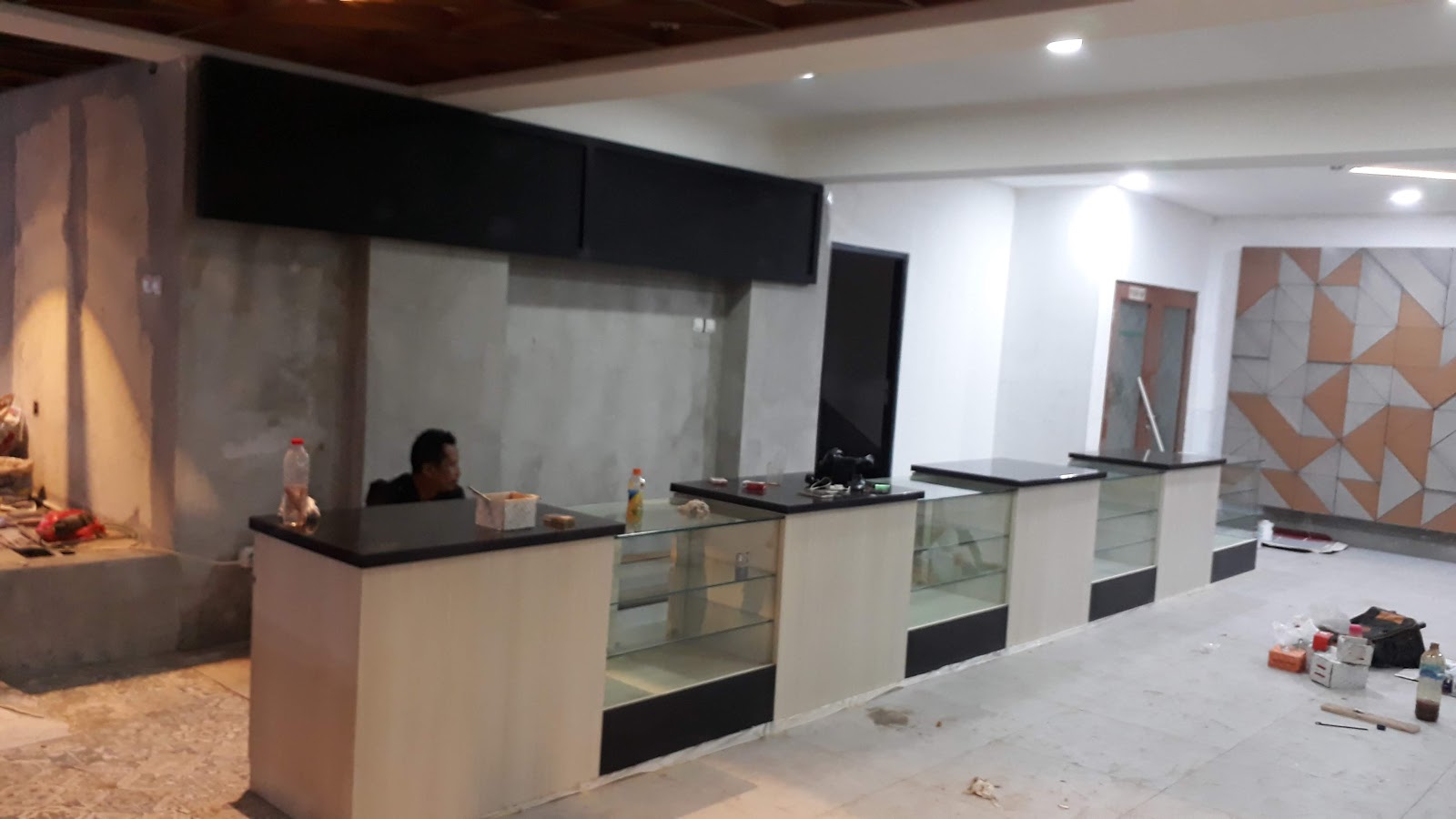 RAK DISPLAY PAJANGAN DISTRO | Dzahra Furniture