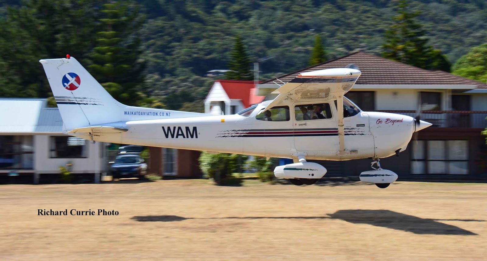 NZ Civil Aircraft: Merry Christmas to All, Pauanui on Christmas Eve